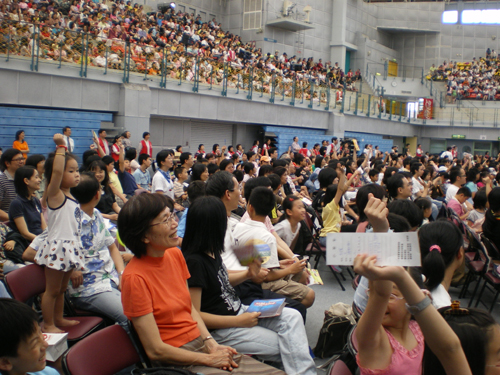 Stephen Tong Preaches to 5,000 People at Children Evangelism Conference ...