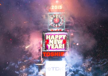 New Year's Eve 2016 New York Fireworks, Time Square Ball Drop Live ...